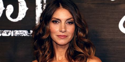 1883s Dawn Olivieri Displays Slim Figure In Mismatched Two Piece