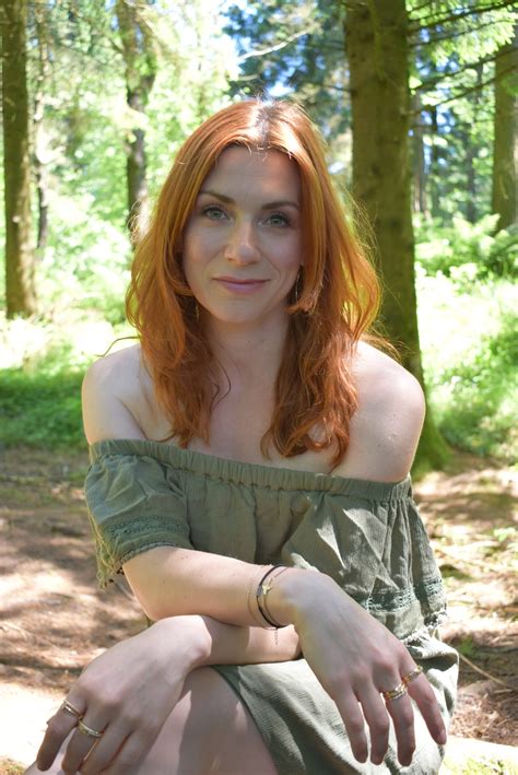 Aimee Leigh Medium