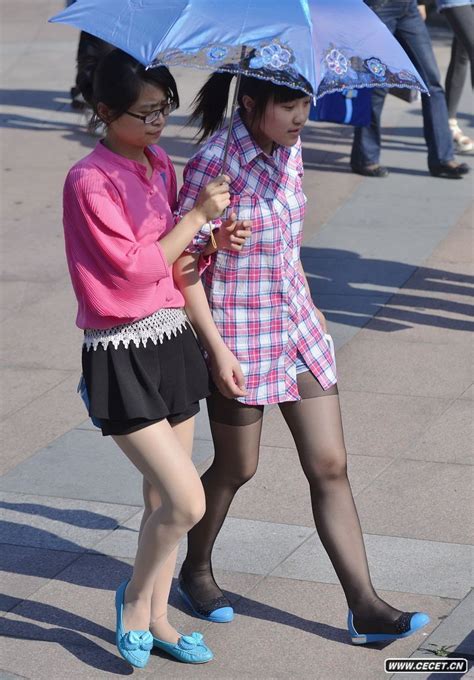 杭州大学抓拍的两个丝袜女生 中国娱乐资讯网cecetcn