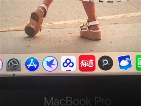 Macbookpro 2017款的屏幕出现黑条纹 Apple 社区