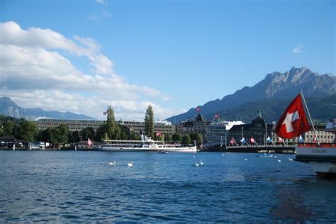 Guide To Zurich Tourism The Little Big City For Tourists