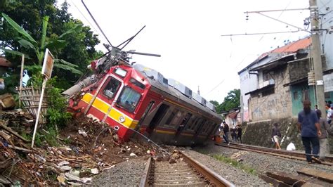 Krl Commuter Line Terguling Di Kebon Pedes Railway Enthusiast Digest