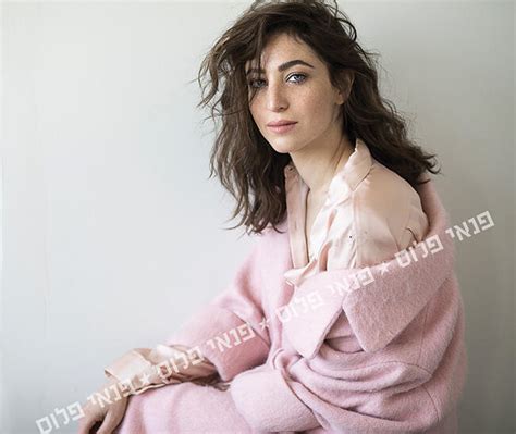 שירה נאור מעדיפה לא לצאת עם שחקן