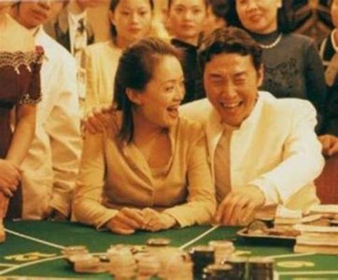 此女是张子强的老婆，如今生活在国外，身价上亿，至今单身张子强罗艳芳香港新浪新闻