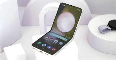 Samsung Reveals The Galaxy Z Flip5 Featuring A Striking New Cover