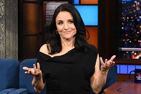 Julia Louis Dreyfus Honors Stephen Colbert As Veep”s Selina Meyer