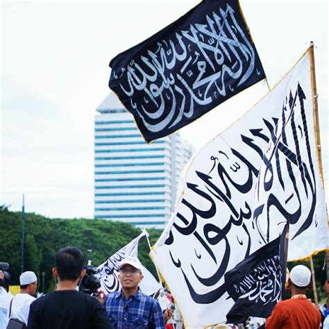 Ustadz Lemahkah Hadits Hadits Tentang Panji Rasulullah Saw Oleh