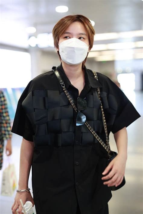 Sunnee杨芸晴现身北京机场 宽松着装清凉休闲 搜狐大视野 搜狐新闻