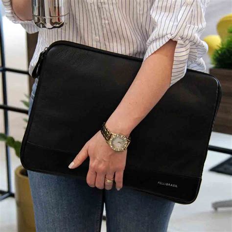 Case Em Couro Bufalo Preto Para Notebook Proteção E Elegância