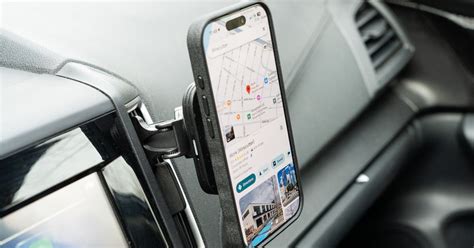Can I Operate Phone Mounted In Car Safety Tips And Rules Carawareness