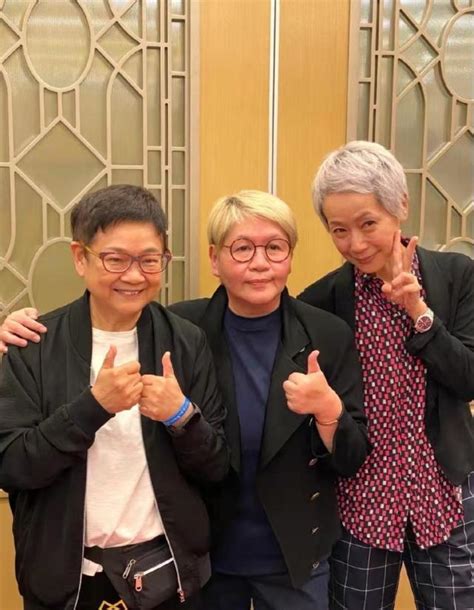 叶童近况曝光！满头白发配黑西装帅气出行，与赵雅芝晚年大不相同 知乎