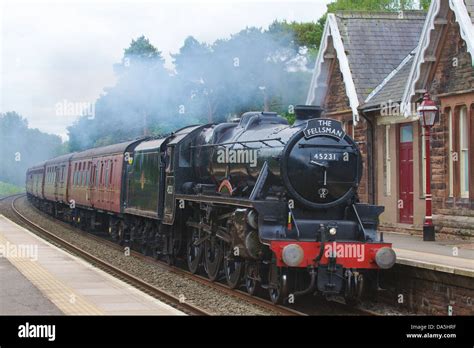 Steam Train The Sherwood Forester Lms Stanier Class 5 4 6 0 5231 At