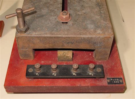 Electrically Driven Tuning Fork Physics Museum The University Of