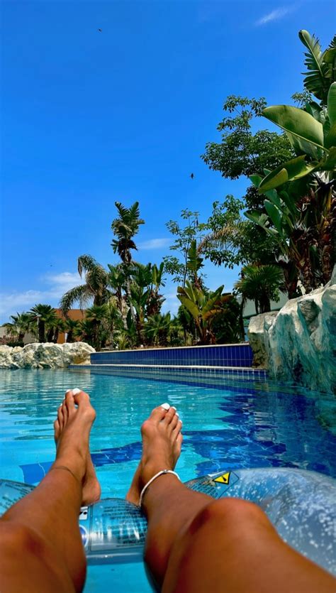 Rachel Dalys Feet