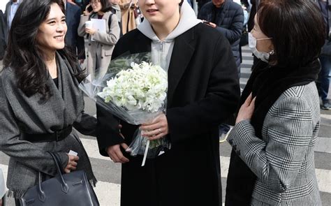 Samsung Heiress Lee Boo Jin Celebrates Sons Seoul National University