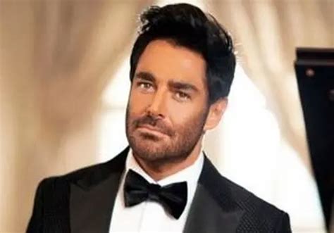 محمدرضا گلزار سیکس‌پک‌های خود را به رخ کشید