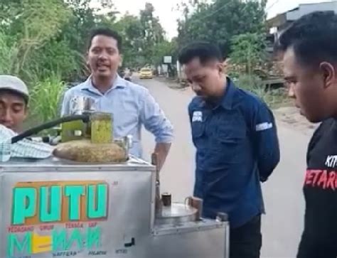 Putu Menangis Yang Bikin Pembelinya Tertawa Penjualnya Untung Solusinews