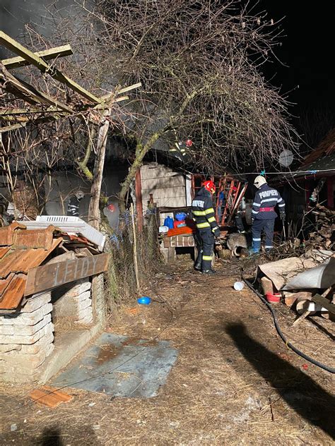 Fotovideo Incendii La Buduș și Telciu Noaptea Trecută Proprietarul
