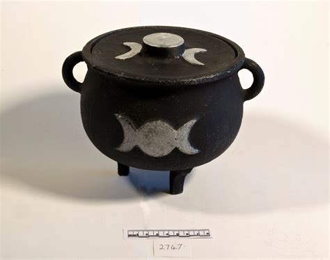 2747 Small Cauldron With Lid Museum Of Witchcraft And Magic