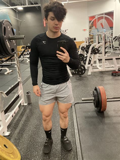 Who Wants Me To Squeeze Their Head Scrolller