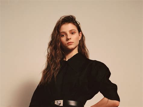 Download Brunette New Zealander Actress Celebrity Thomasin Mckenzie Hd Wallpaper