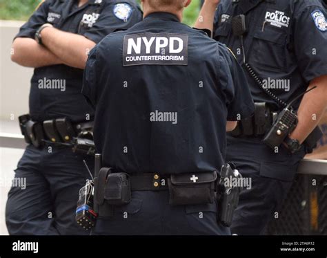 New York Usa June 10 2018 Police Officer Performing His Duties On