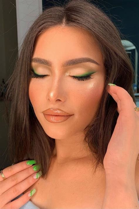Pin By Elvie Ward On Green Dress Prom Makeup Prom Makeup Looks