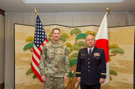 陸上自衛隊 On Twitter 2月6日月～9日木、陸上幕僚監部は米陸軍と第13回幕僚協議bstを市ヶ谷駐屯地において実施しました。 今回の幕僚協議は約4年ぶりの対面による