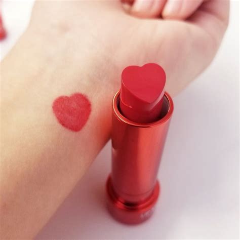 Pin By Mari Díaz On Make Up Dark Makeup Lipstick Lots Of Makeup