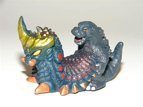 Sd Godzilla Vs Battra Larva Figure From Kaiju Oh Kurabu Set Gamera