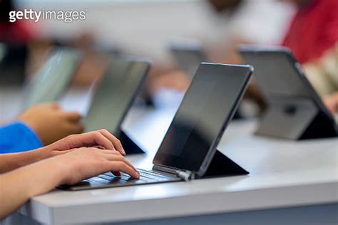 High School Students Typing On Keyboards 이미지 494615242 게티이미지뱅크