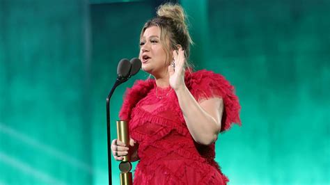 How Did Kelly Clarkson Become A Music Icon