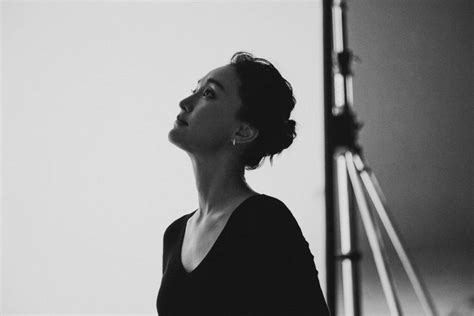 周迅黑色修身裙化身黑白玫瑰 身形绰约故事感十足 搜狐大视野 搜狐新闻