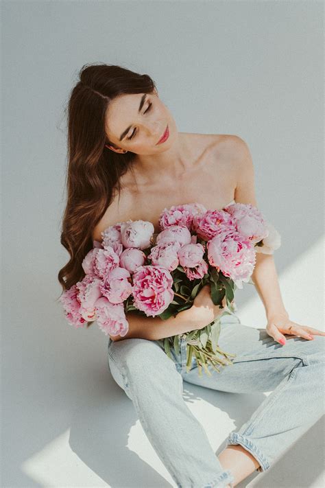 Peonies Photoshoot Idea Aesthetic Flowers Inspiration Beautiful