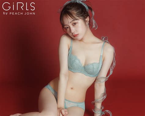Girls By Peach Johnのミューズ井上咲楽、なえなの着用新ビジュアル解禁！ホリデーシーズンを盛り上げる新作がラインナップ