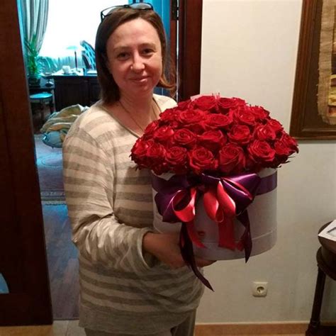51 червона троянда в шляпній коробці - придбати квіти з доставкою ...