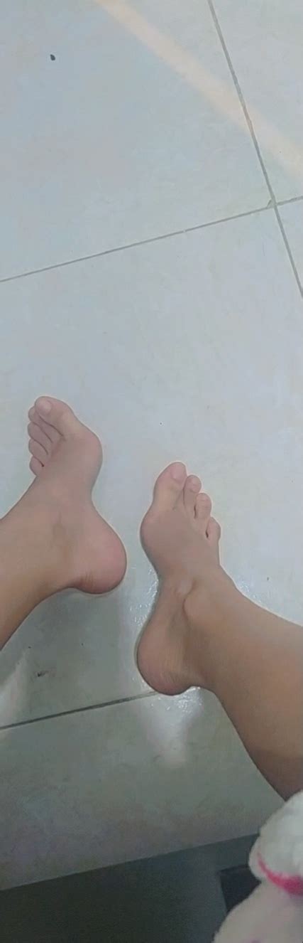 Hi R Giantessfeet