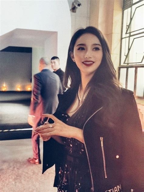 地位坐得穩︱黃曉明帶趙仕瑾開工 前後腳扮上唔同車｜即時新聞｜繽fun星網｜oncc東網