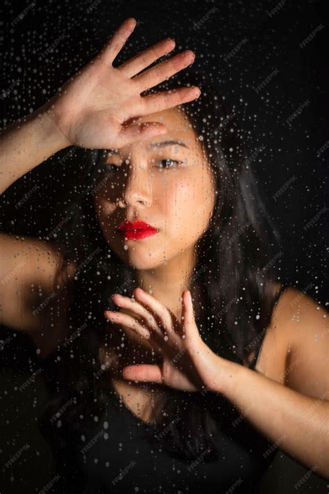 Free Photo Translucent And Blurred Portrait Of Woman