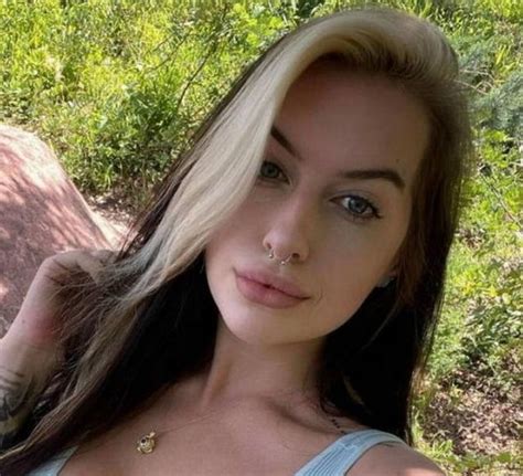 Busty Girls 51 Pics Busty Girls 51 Pics