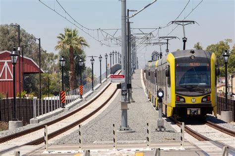 Metro Los Ángeles Inaugura Extensión De La Línea A La Opinión