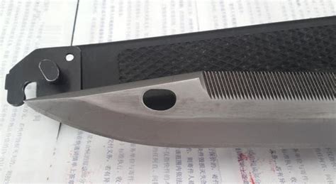 解放军新式刺刀让特种兵如虎添翼，让无数敌手胆寒刺刀刀柄敌手新浪新闻