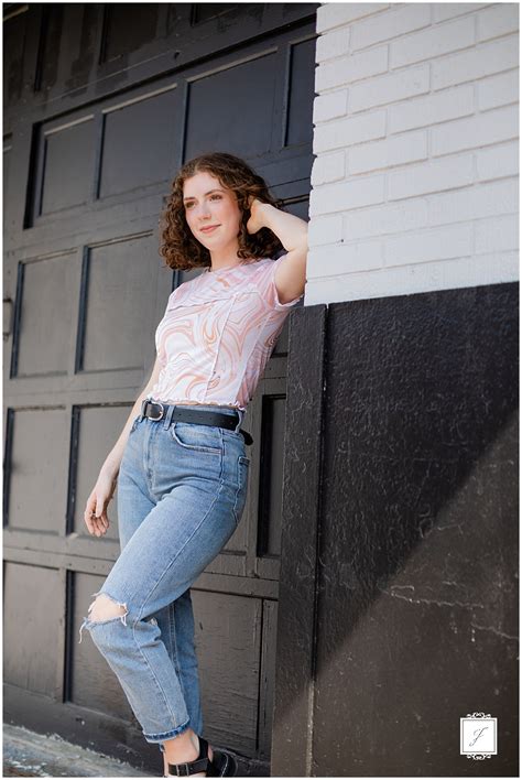 Bellas Downtown Pittsburgh High School Senior Portraits