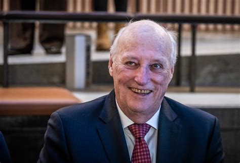 Kong Harald Kongelig Kongens Livlege Han Er I Bedring