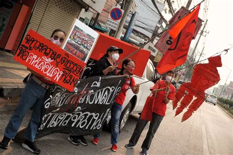 เสื้อแดงเชียงใหม่ ถามทักษิณจะทวงความยุติธรรมกี่โมง Lanner
