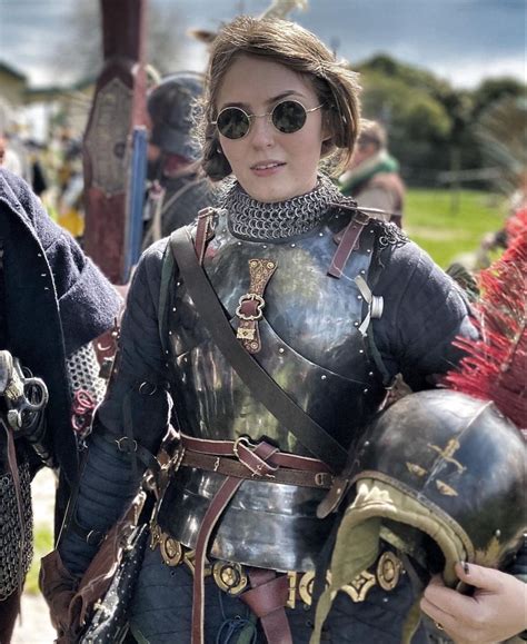 Pin By Katrina Flores On Art Inspiration Medieval Clothing Female