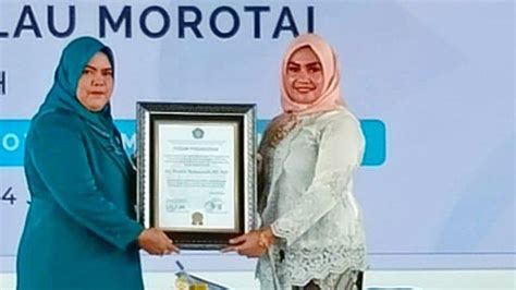 Dianggap Sukses Pimpinan Pkk Morotai Maluku Utara Nurlela Muhammad Umar Ali Dapat Penghargaan