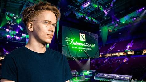 Topson Was Playing Another Game Right In The Middle Of The