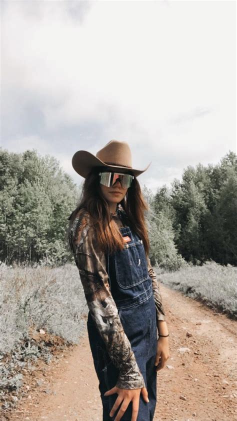 Pin By Riely Harris On Country Gal Life Country Style Outfits Cute Cowgirl Outfits Rodeo Outfits