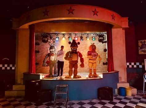 Fnaf Movie Pizzeria Set 60 Photos Moonagedaydreamfilm